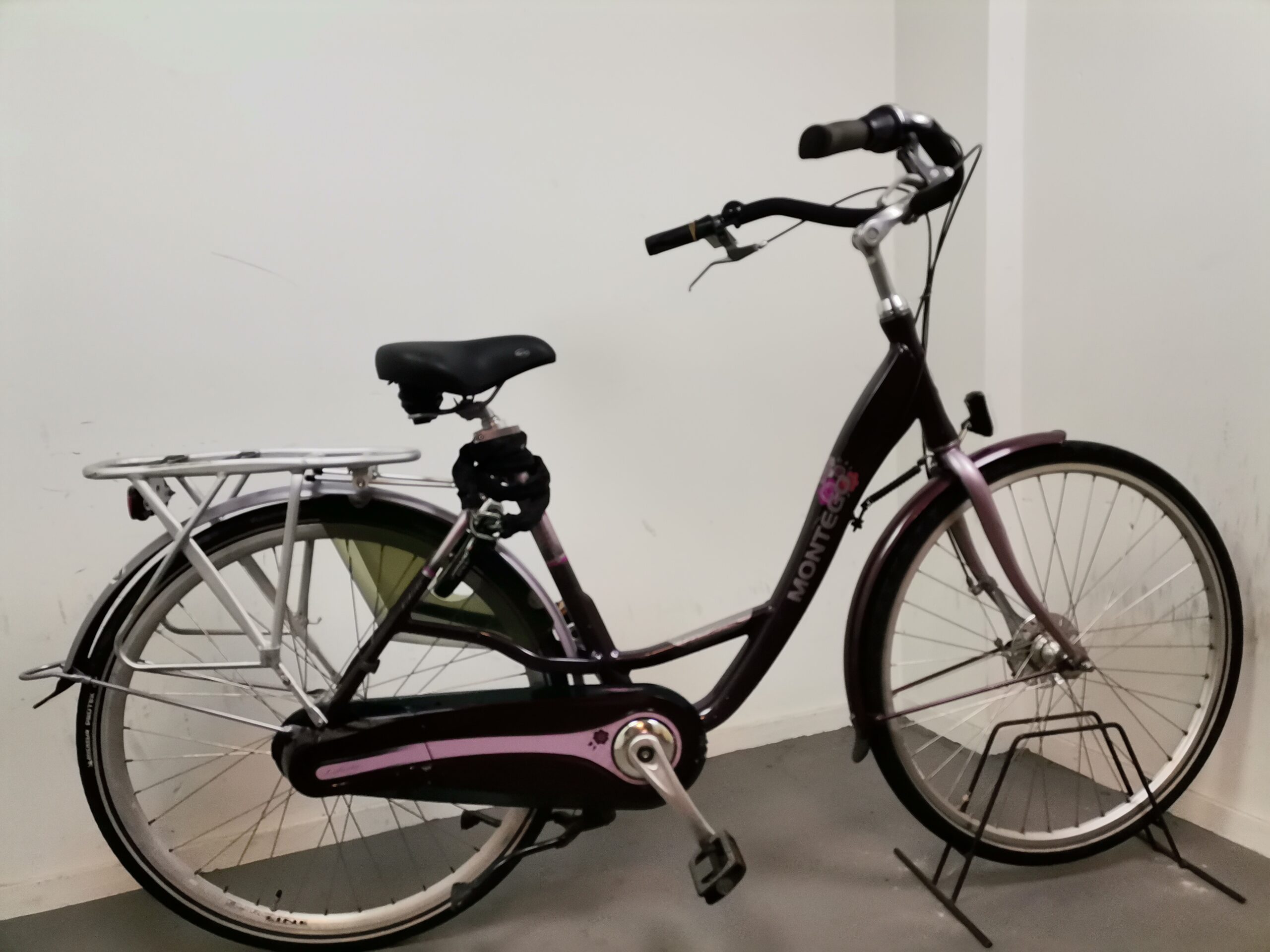 Re-Cycled – Re-furbished. Re-cycled. Red een fiets van de stort!